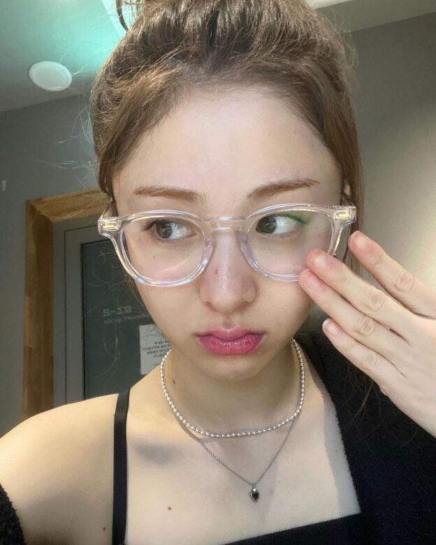 Yunjin (LE SSERAFIM) Profile and Fact - K-POP star
