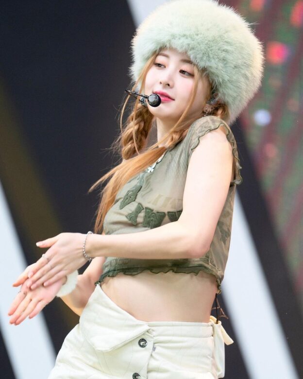 Yunjin (LE SSERAFIM) Profile and Fact - K-POP star