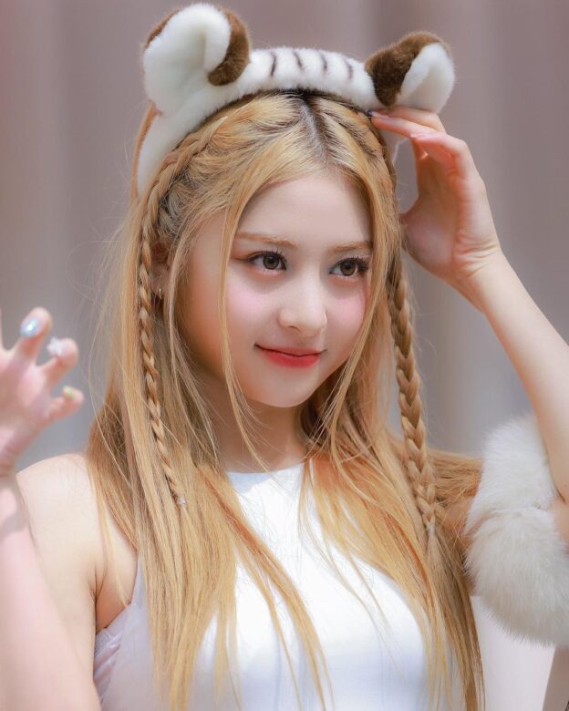 Yunjin (LE SSERAFIM) Profile and Fact - K-POP star