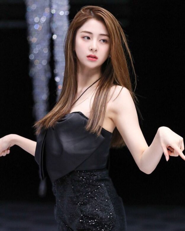 Yunjin (LE SSERAFIM) Profile and Fact - K-POP star