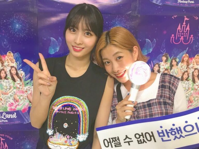 TWICE Momo's family consists of four people! Introducing her parents ...